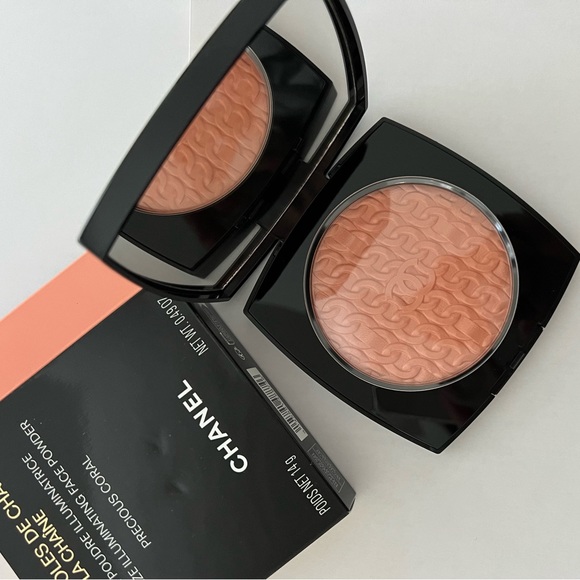 CHANEL | Makeup | Les Symboles De Chanel Le Chaine Oversize ...